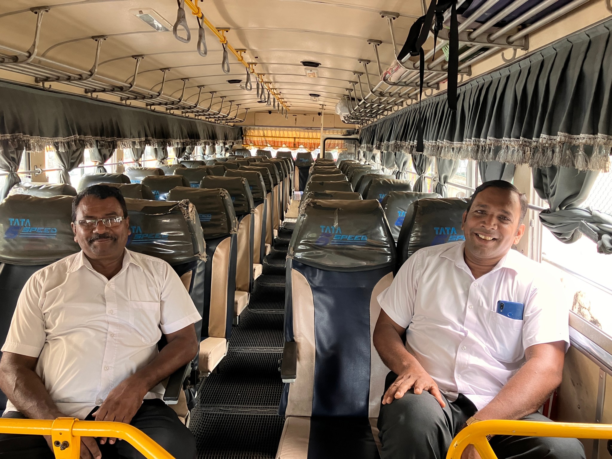 The colorful buses of Sri Lanka. – Less Car, More Life